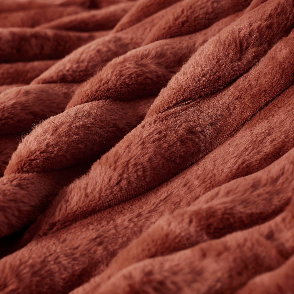 Dreamaker Chunky Embossed Fleece Electric Heated Throw Blanket [130x16 ...