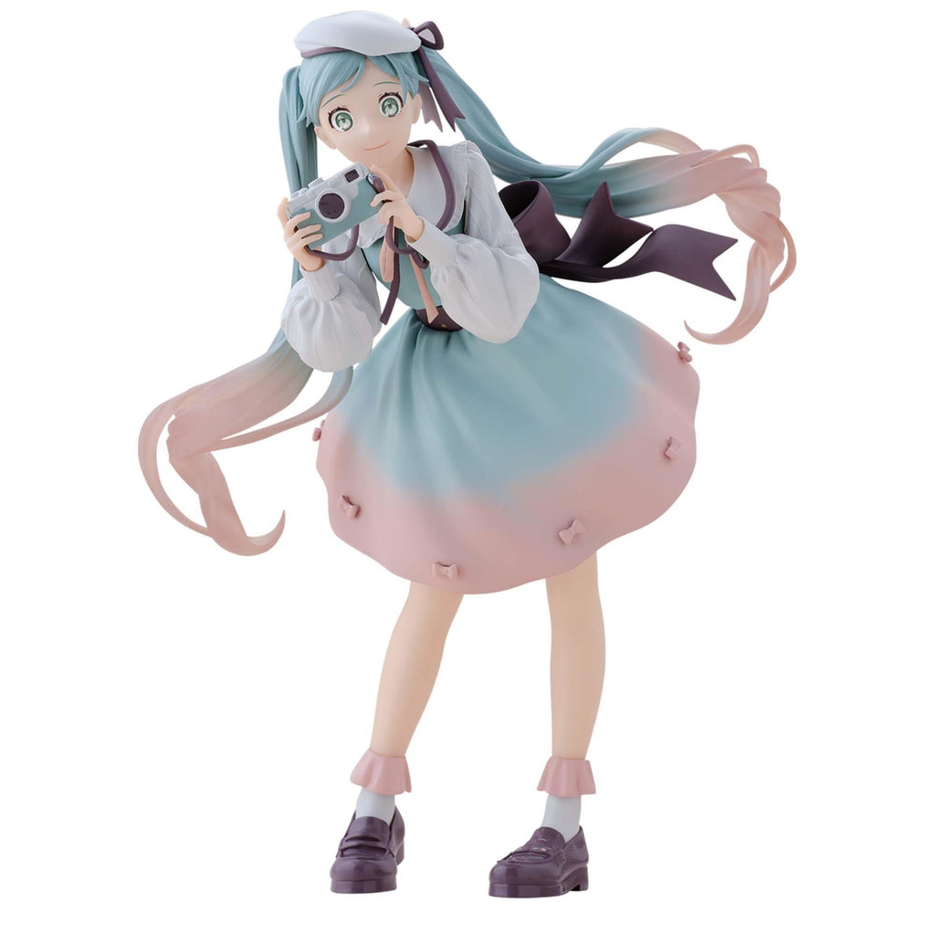 Hatsune Miku - Holiday Camera Figure - JB Hi-Fi